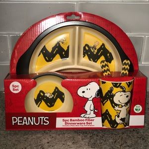 Peanuts | Dining | Nwt Peanuts Snoopy 5 Piece Bamboo Fiber Dinnerware ...